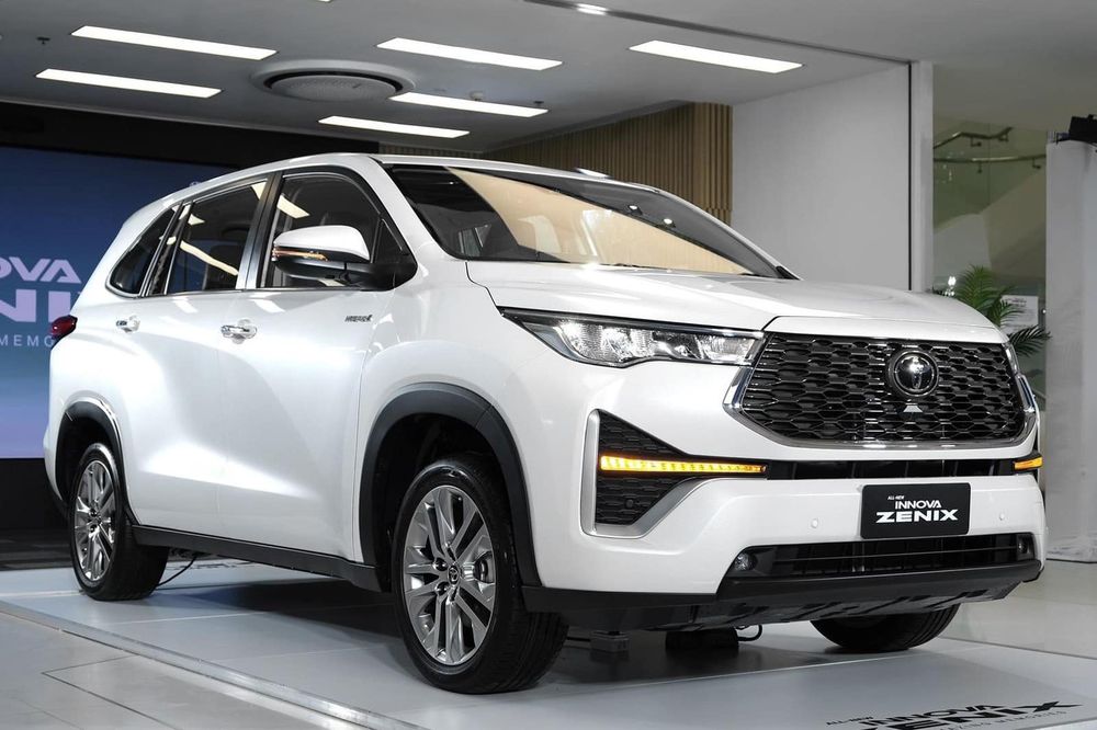 2024 Toyota Innova Crysta: Đánh Giá Chi Tiết, Giá Lăn Bánh & So Sánh ...